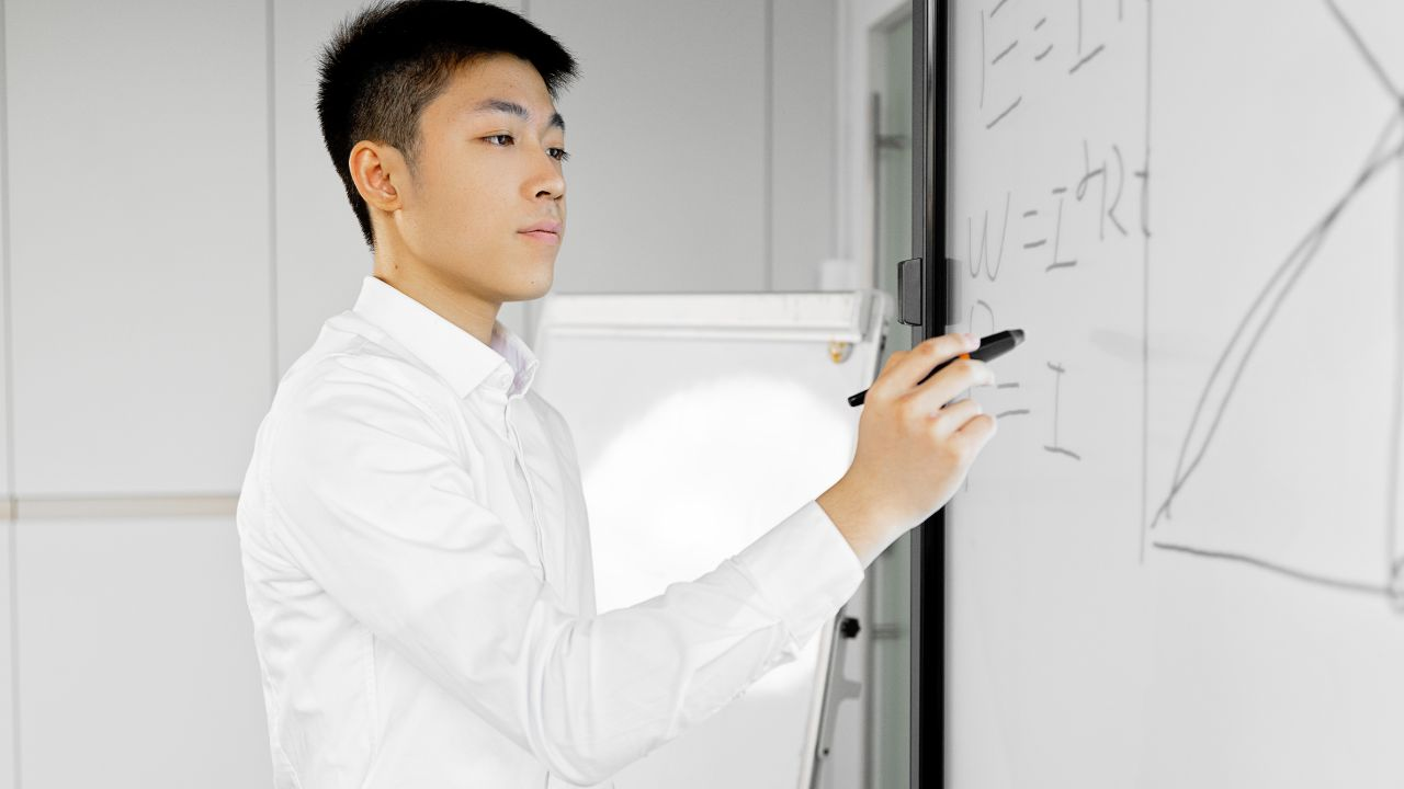 Best Digital Boards for Online Teaching in 2024 - Know Top Picks